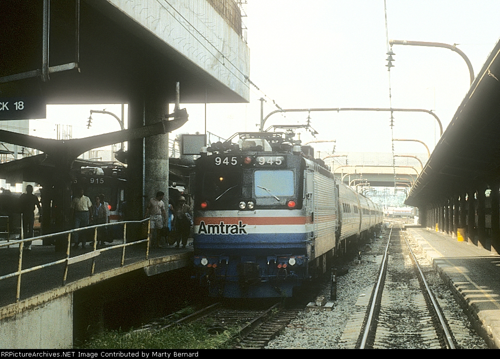 AMTK 945 in Union Station